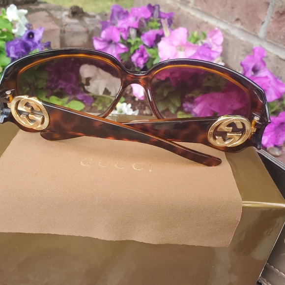 Gucci | Accessories | Gucci Tortoise Print Wgold Logo Sunglasses | Poshmark